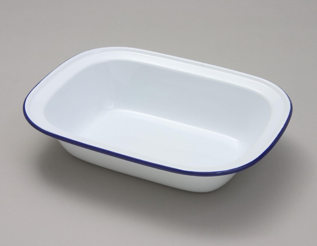 FALCON ENAMEL RECTANGULAR PIE DISH - 22 X 30CM - Woodbridge Kitchen Company