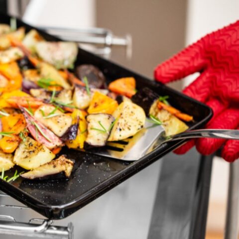 VITREOUS ENAMEL BAKING TRAY - 27 X 39CM